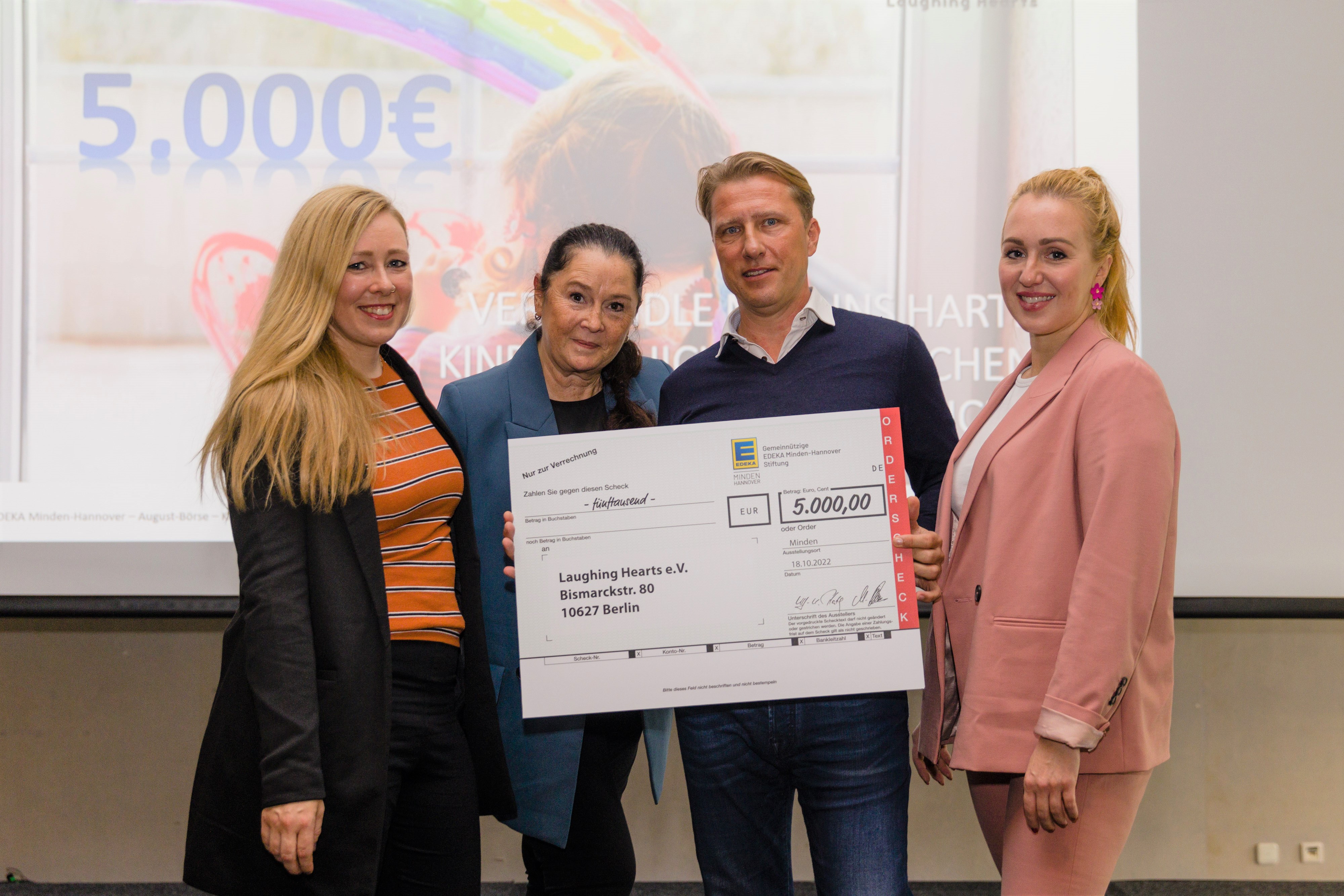 EDEKA Minden-Hannover Stiftung spendet 5.000 Euro an den „Laughing ...