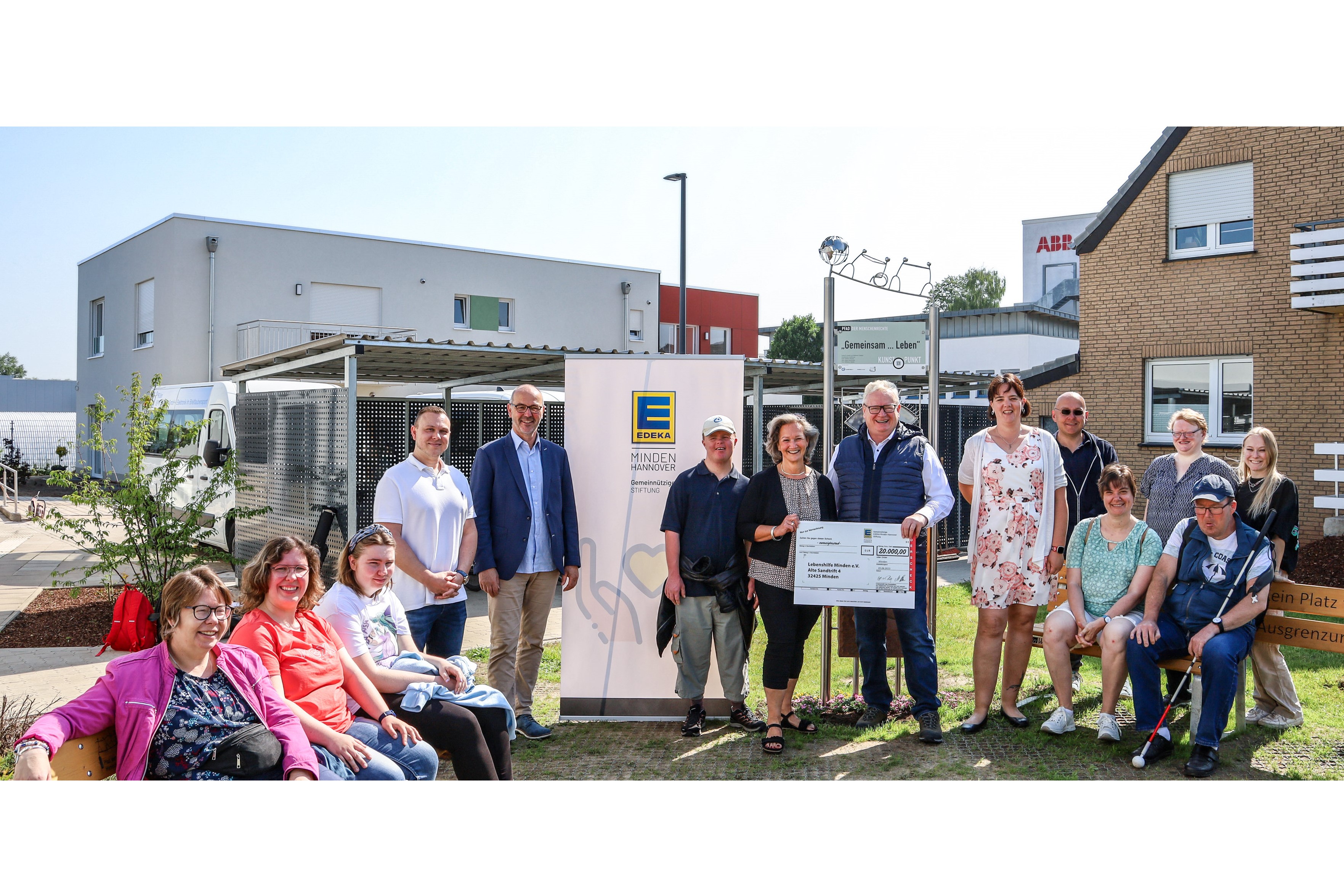EDEKA Minden-Hannover Stiftung spendet 20.000 Euro an die Lebenshilfe ...