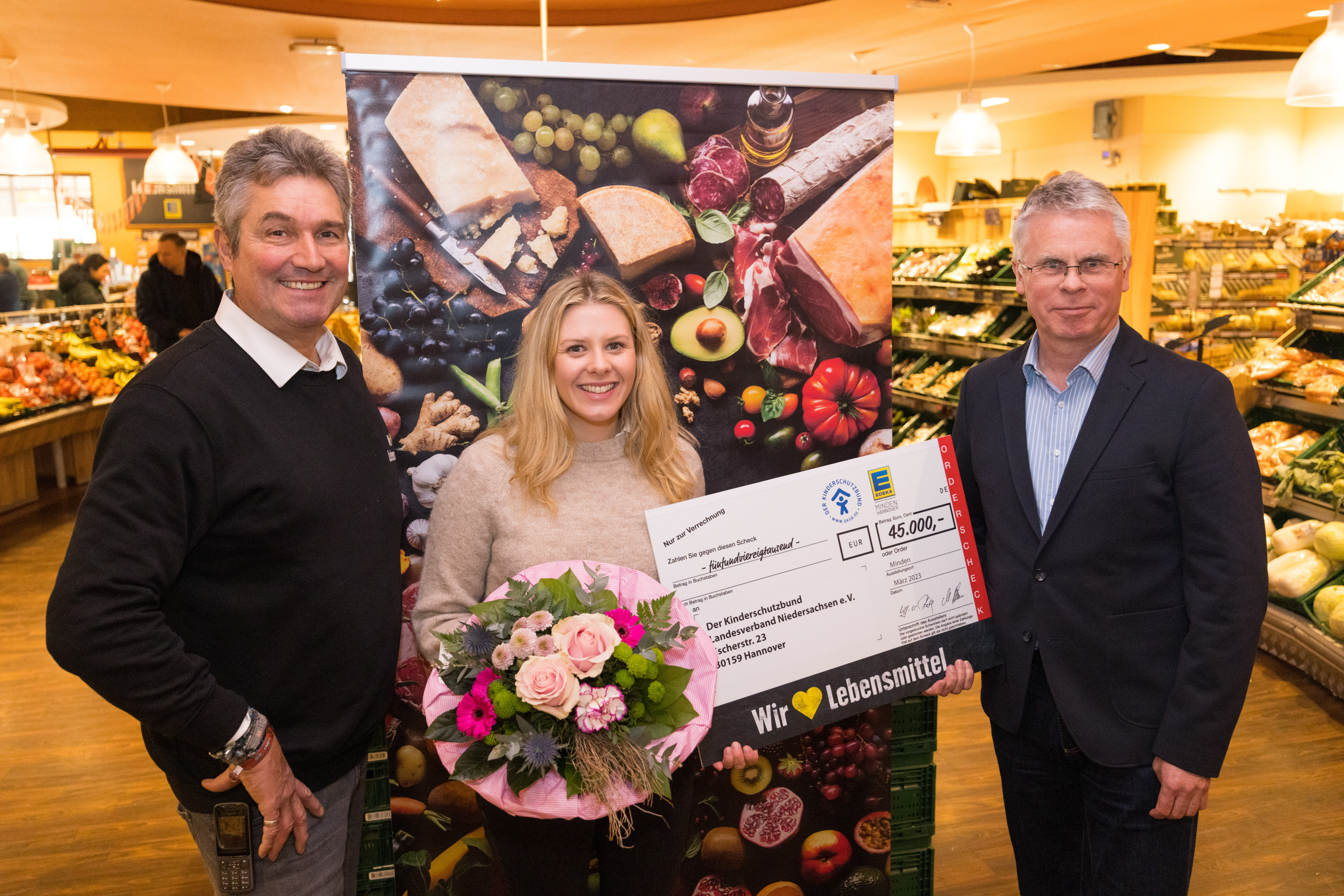 EDEKA Minden-Hannover spendet 150.000 Euro an den Kinderschutzbund