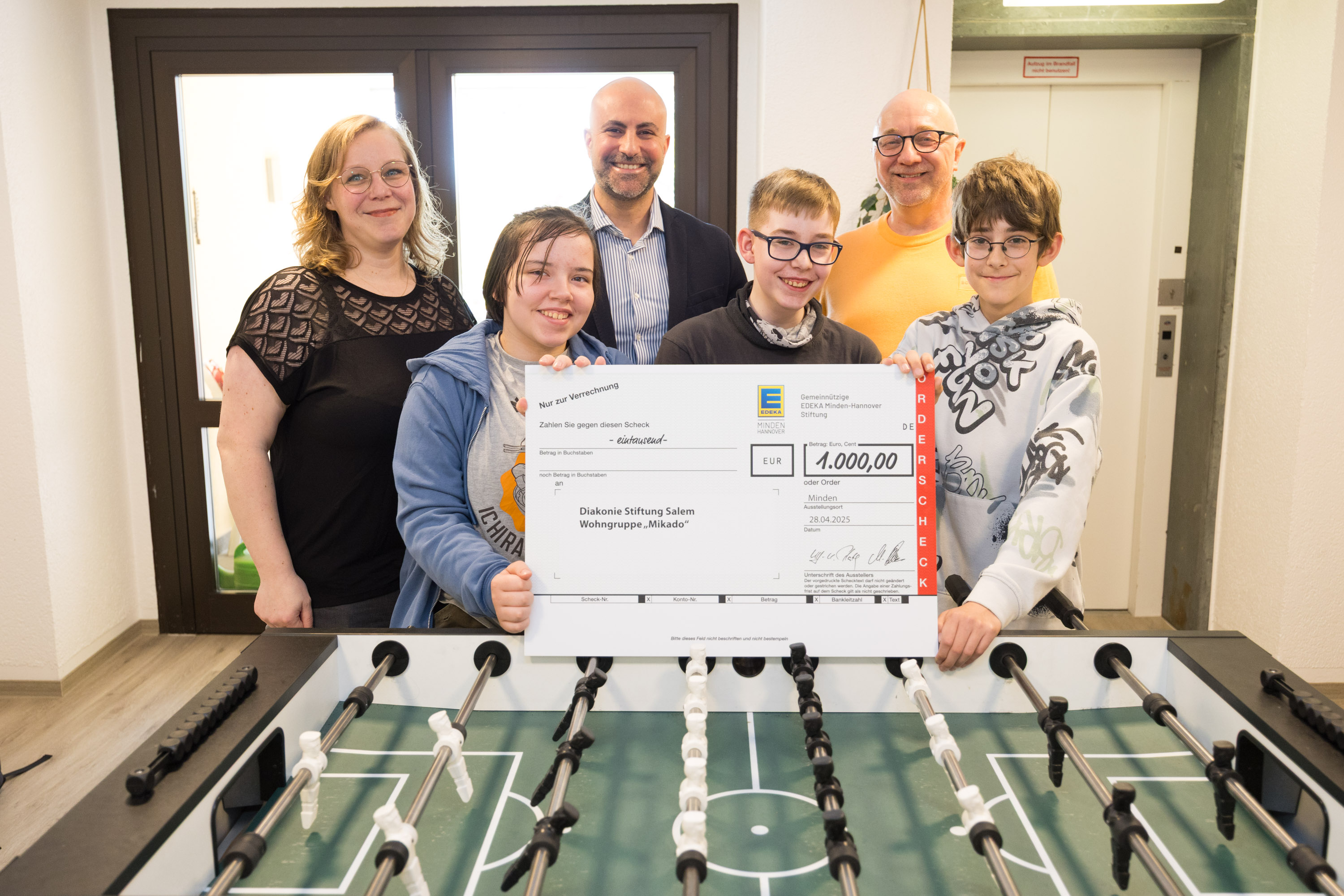 EDEKA Minden-Hannover Stiftung spendet 1.000 Euro für neuen Tischkicker ...
